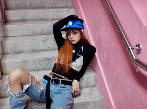 KPOPLE 】 Black Pink Lisa shows off her girl crush charms - Netizen ... KPOPLE 】 Black Pink Lisa shows off her girl crush charms - Netizen ...